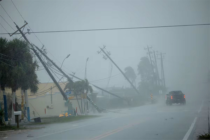 Hurricane Milton Makes Landfall Near Siesta Key, Florida, with Winds ...
