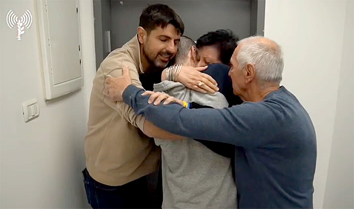 THEY ARE BACK! Videos and pictures of released Or, Eli and Ohad